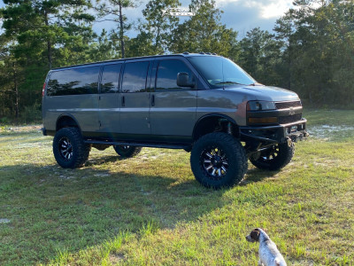 2005 Chevrolet Express 3500 Wheel Offset Aggressive > 1" Outside Fender ...