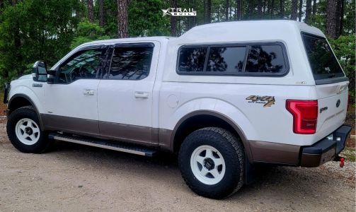 2016 Ford F-150 Wheel Offset Aggressive > 1" Outside Fender Leveling ...