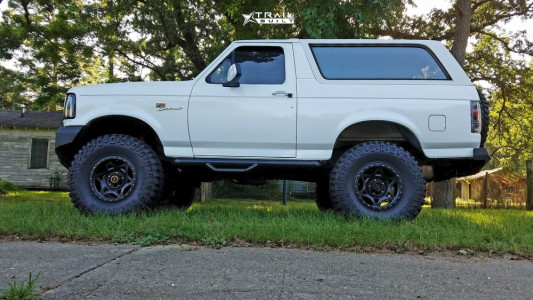 1995 Ford Bronco Wheel Offset Aggressive > 1" Outside Fender Suspension ...