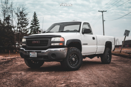 2004 GMC Sierra 2500 HD Wheel Offset Aggressive > 1" Outside Fender ...