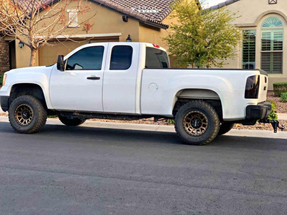 2007 GMC Sierra 2500 HD Wheel Offset Aggressive > 1" Outside Fender ...
