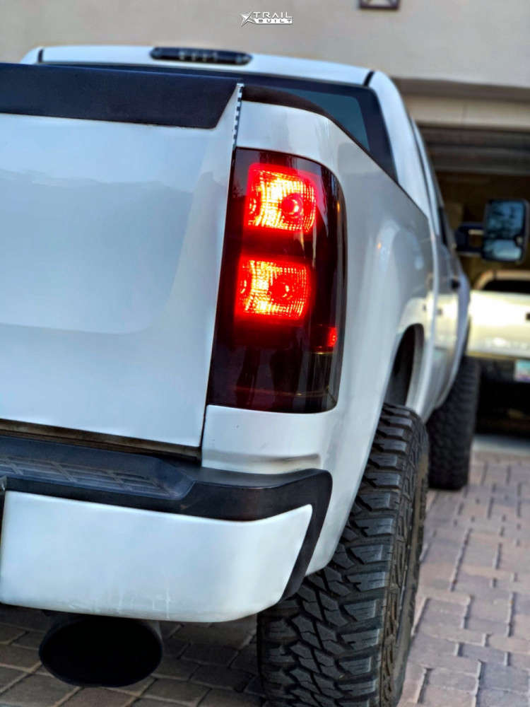 2007 GMC Sierra 2500 HD Wheel Offset Aggressive > 1" Outside Fender ...