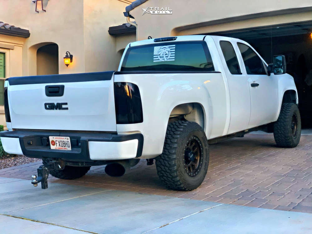 2007 GMC Sierra 2500 HD Wheel Offset Aggressive > 1" Outside Fender ...