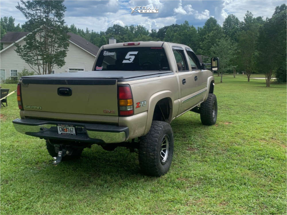 2005 GMC Sierra 1500 Wheel Offset Aggressive > 1" Outside Fender ...