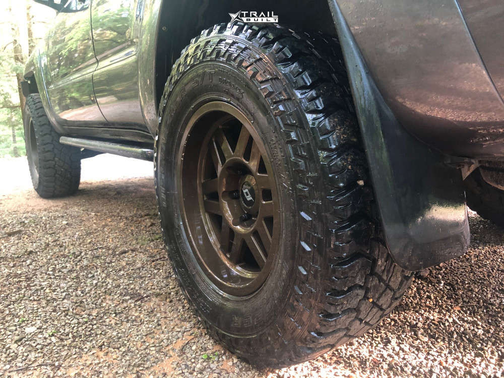 2004 Toyota 4Runner Wheel Offset Aggressive > 1" Outside Fender ...