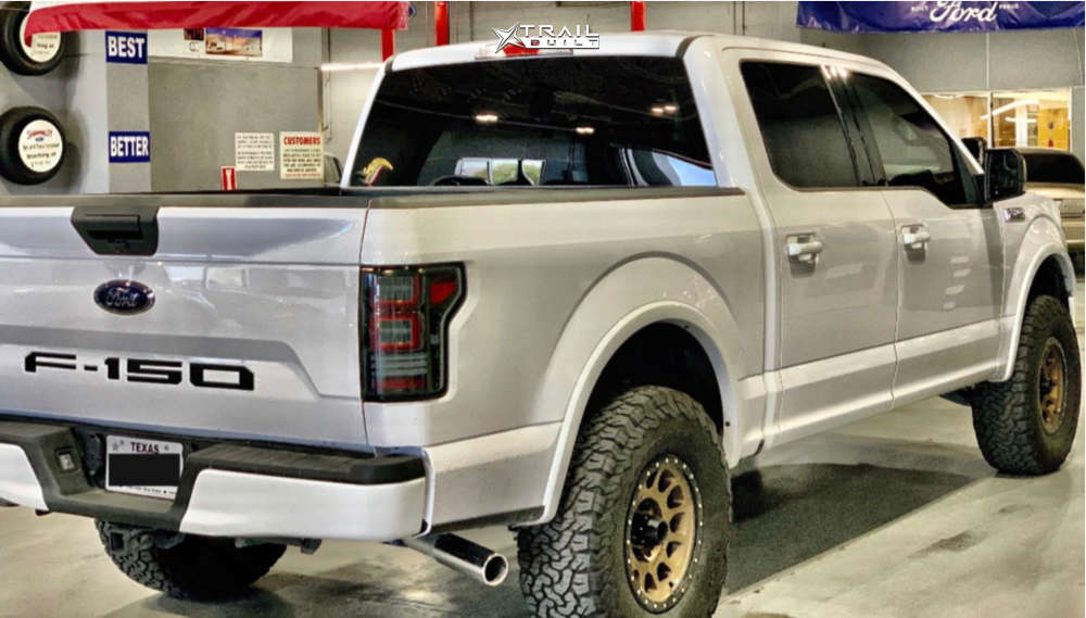 2019 Ford F-150 Wheel Offset Aggressive > 1" Outside Fender Leveling ...