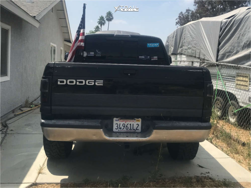 2001 Dodge Ram 1500 Wheel Offset Aggressive > 1" Outside Fender ...