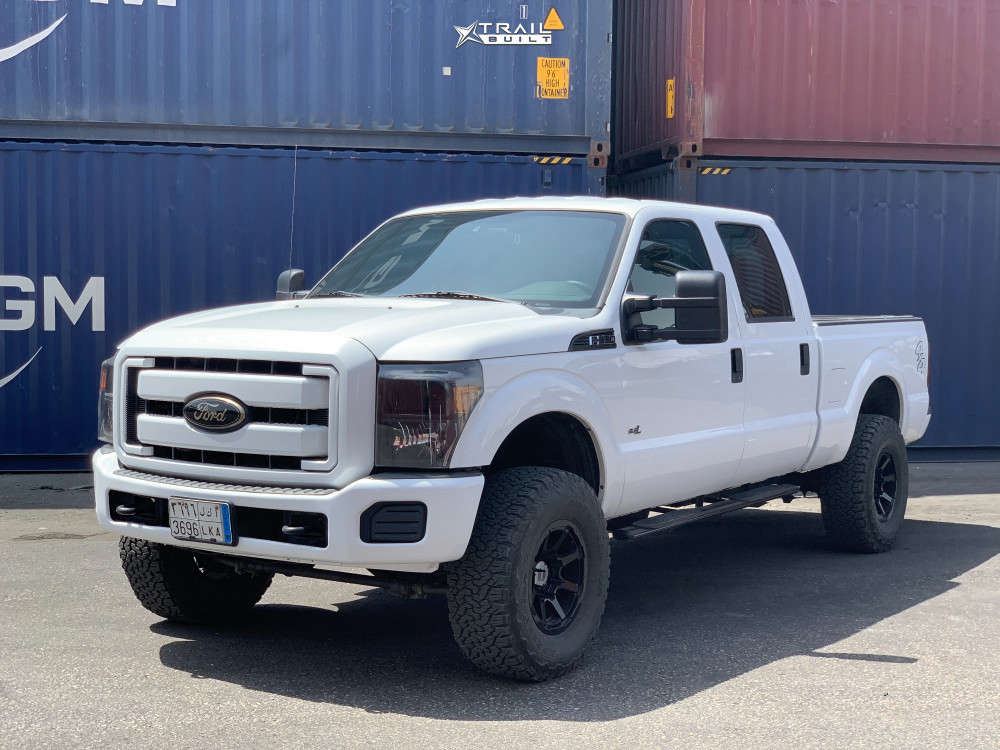 2016 Ford F-350 Super Duty Wheel Offset Aggressive > 1" Outside Fender ...