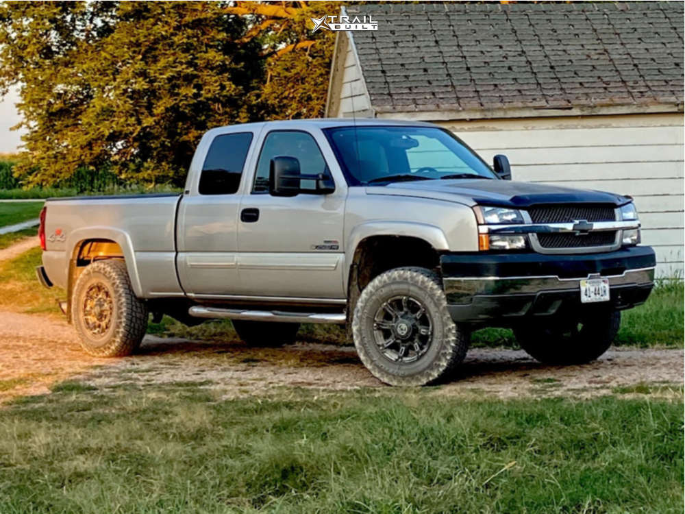 2004 Chevrolet Silverado 2500 HD Wheel Offset Aggressive > 1" Outside ...