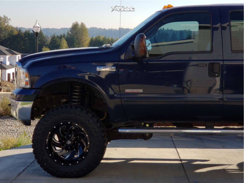 2005 Ford F-350 Super Duty Wheel Offset Aggressive > 1" Outside Fender ...