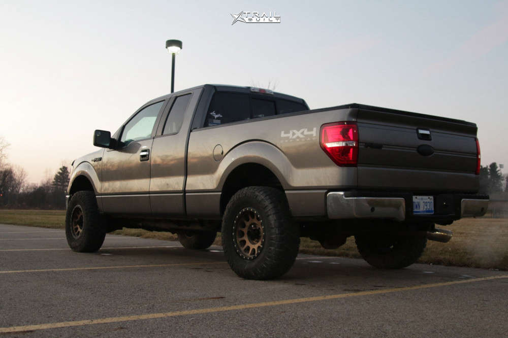 2012 Ford F-150 Wheel Offset Aggressive > 1" Outside Fender Leveling ...