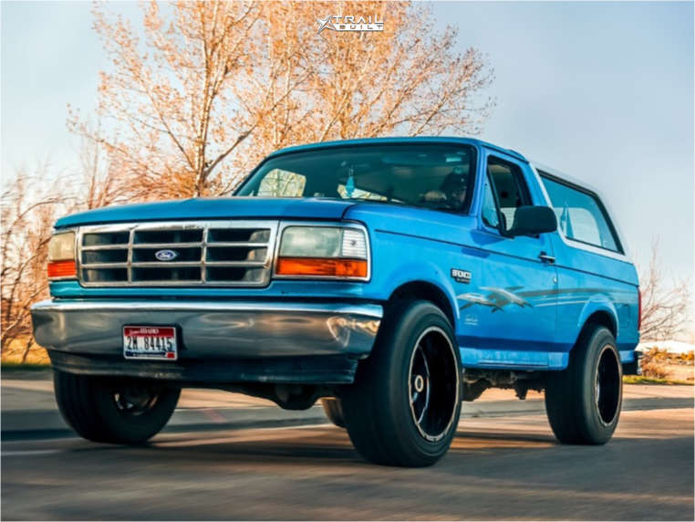1995 Ford Bronco Custom Lowered Suspension Like And Repost 🔥 #FYP