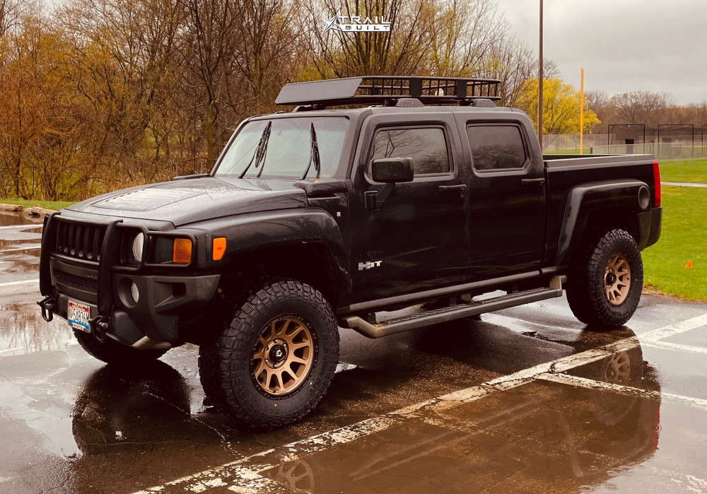 2009 Hummer H3T Wheel Offset Aggressive > 1" Outside Fender Stock ...
