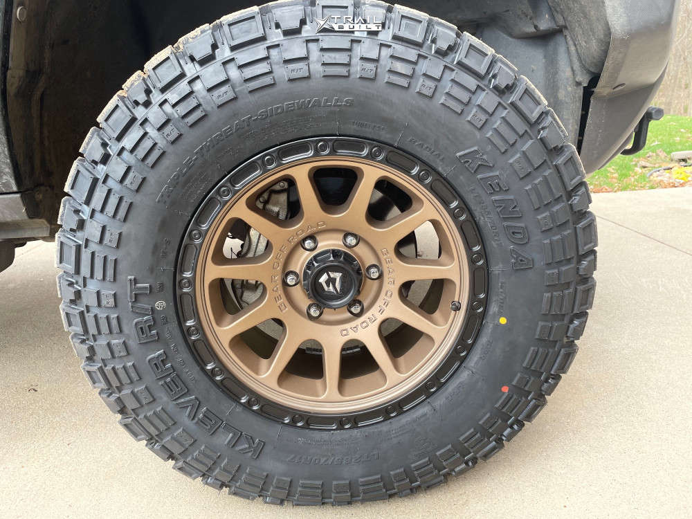 2009 Hummer H3T Wheel Offset Aggressive > 1" Outside Fender Stock ...