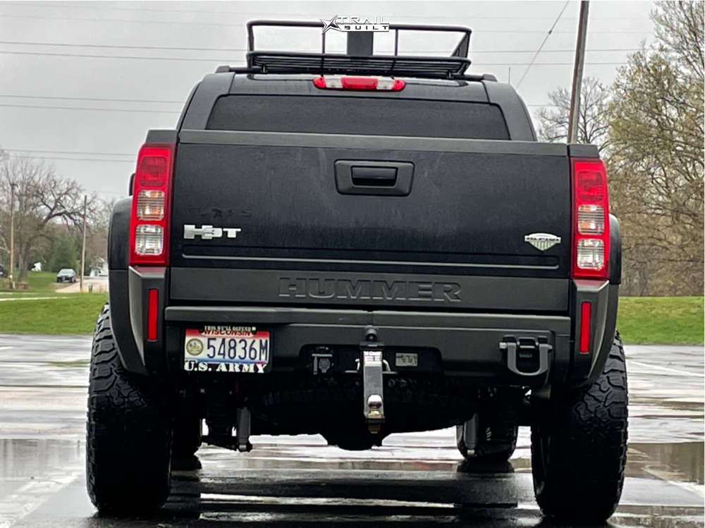 2009 Hummer H3T Wheel Offset Aggressive > 1" Outside Fender Stock ...