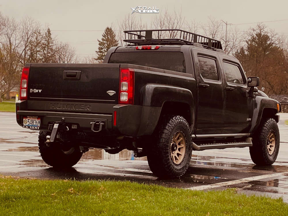 2009 Hummer H3T Wheel Offset Aggressive > 1" Outside Fender Stock ...