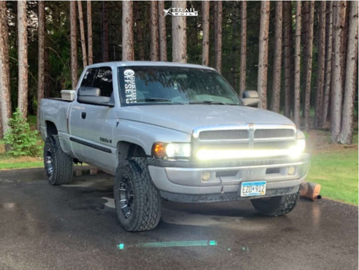 2001 Dodge Ram 1500 Wheel Offset Aggressive > 1" Outside Fender Stock ...