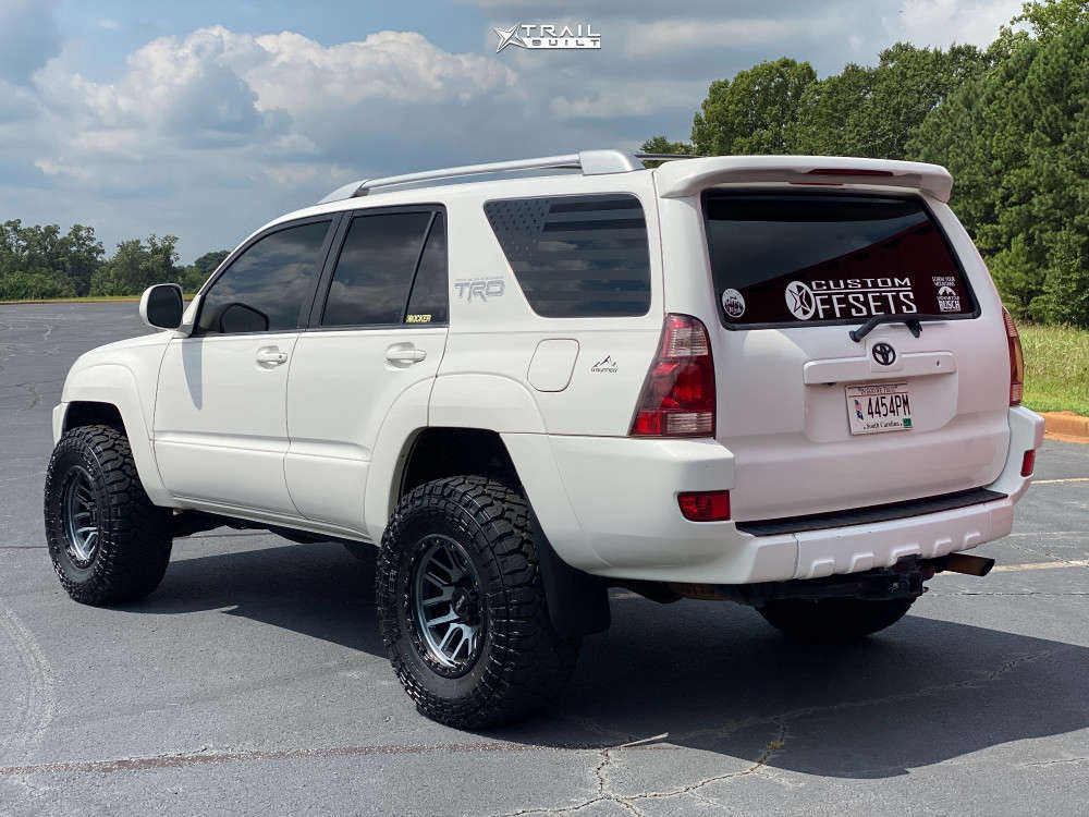 2004 Toyota 4Runner Wheel Offset Aggressive > 1" Outside Fender ...