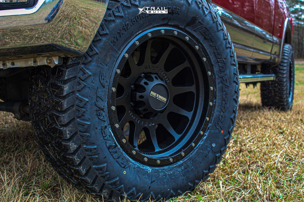 2017 Ford F-350 Super Duty Wheel Offset Aggressive > 1" Outside Fender ...