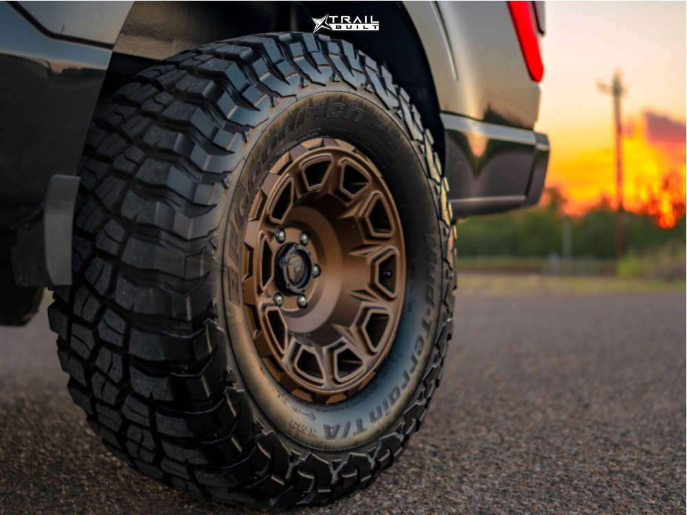 2022 Ford F-150 Wheel Offset Aggressive > 1" Outside Fender Leveling ...