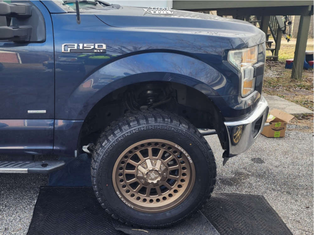 2016 Ford F-150 Wheel Offset Aggressive > 1" Outside Fender Leveling ...