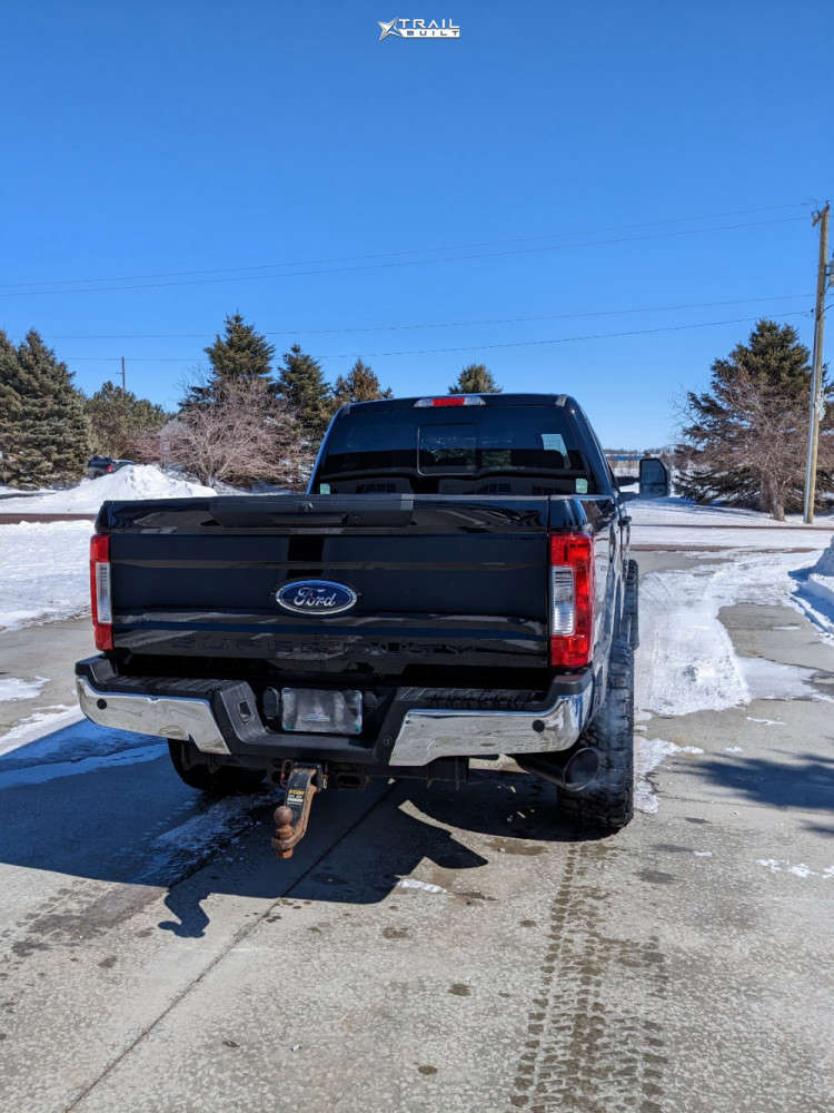 2017 Ford F-350 Super Duty Wheel Offset Aggressive > 1" Outside Fender ...