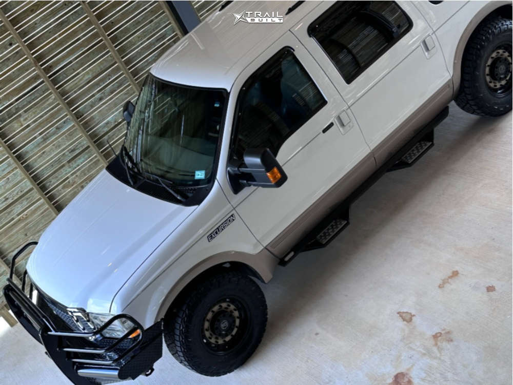 2001 Ford Excursion Wheel Offset Aggressive > 1" Outside Fender ...