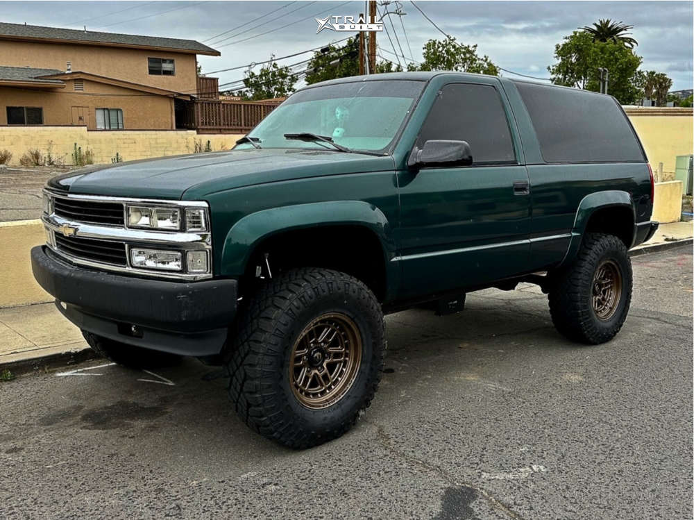1995 GMC Yukon Wheel Offset Slightly Aggressive Suspension Lift 4 ...