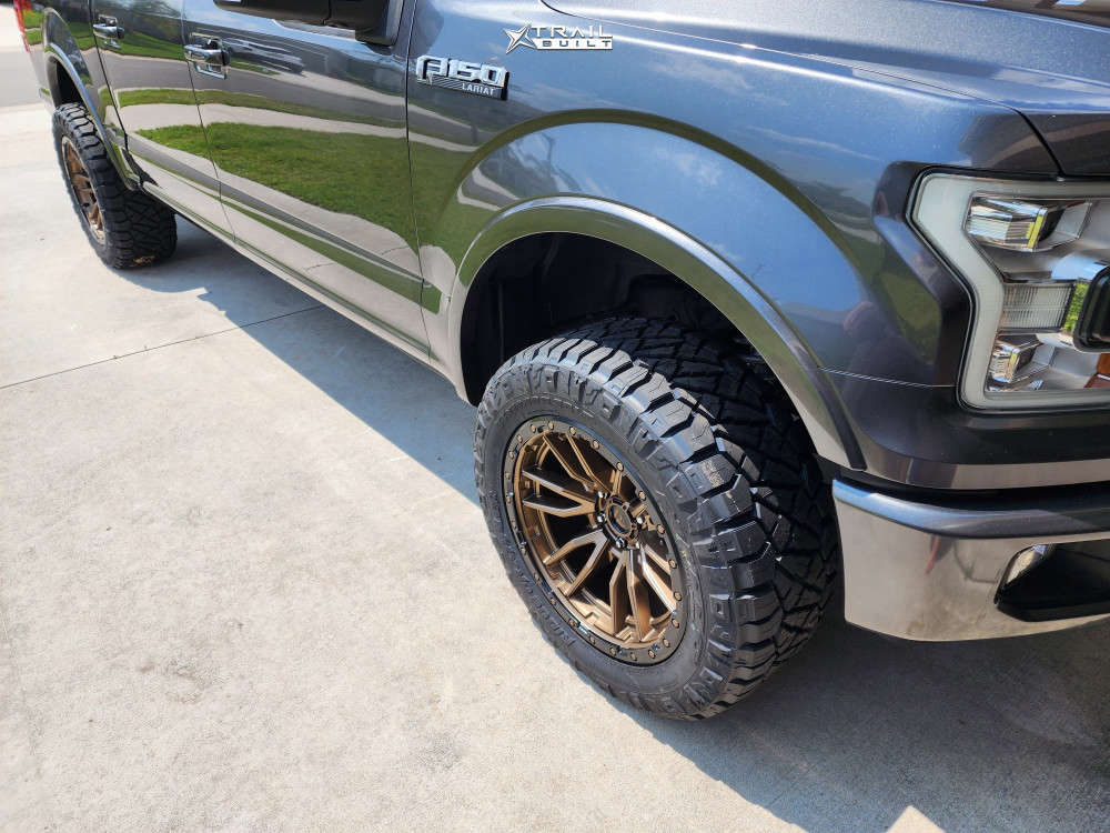 2015 Ford F-150 Wheel Offset Aggressive > 1" Outside Fender Leveling ...