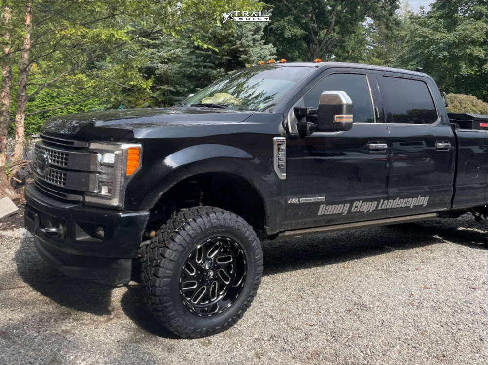 2017 Ford F-350 Super Duty Wheel Offset Aggressive > 1" Outside Fender ...