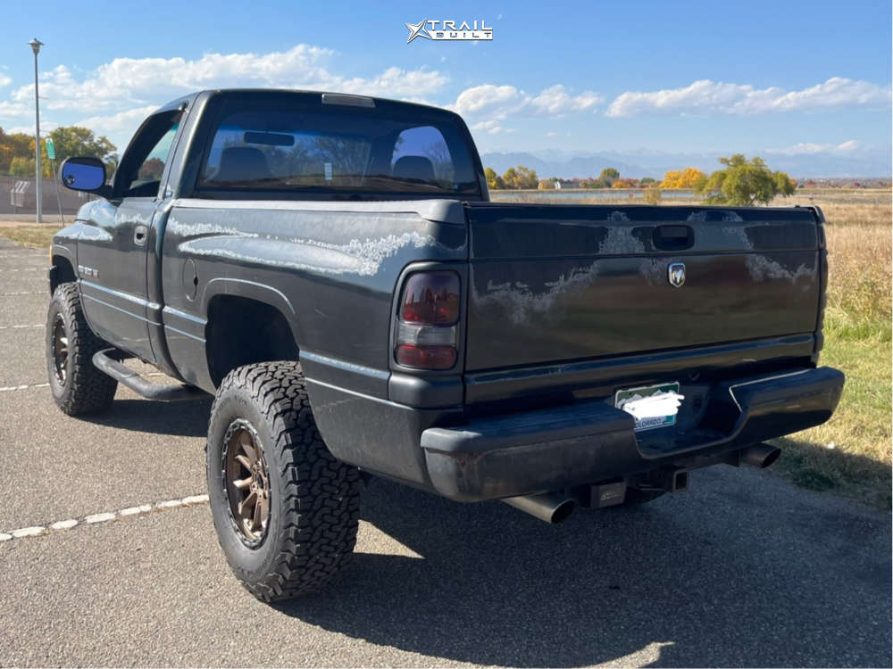 2001 Dodge Ram 1500 Wheel Offset Aggressive > 1" Outside Fender ...