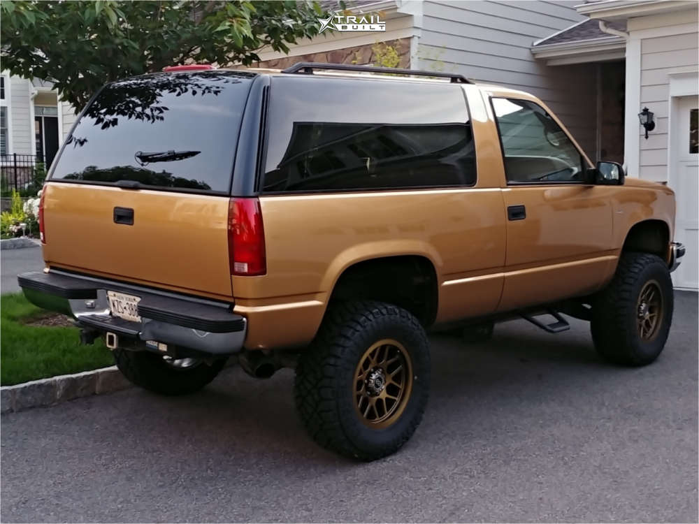 1999 Chevrolet Tahoe Wheel Offset Slightly Aggressive Suspension Lift 4 ...