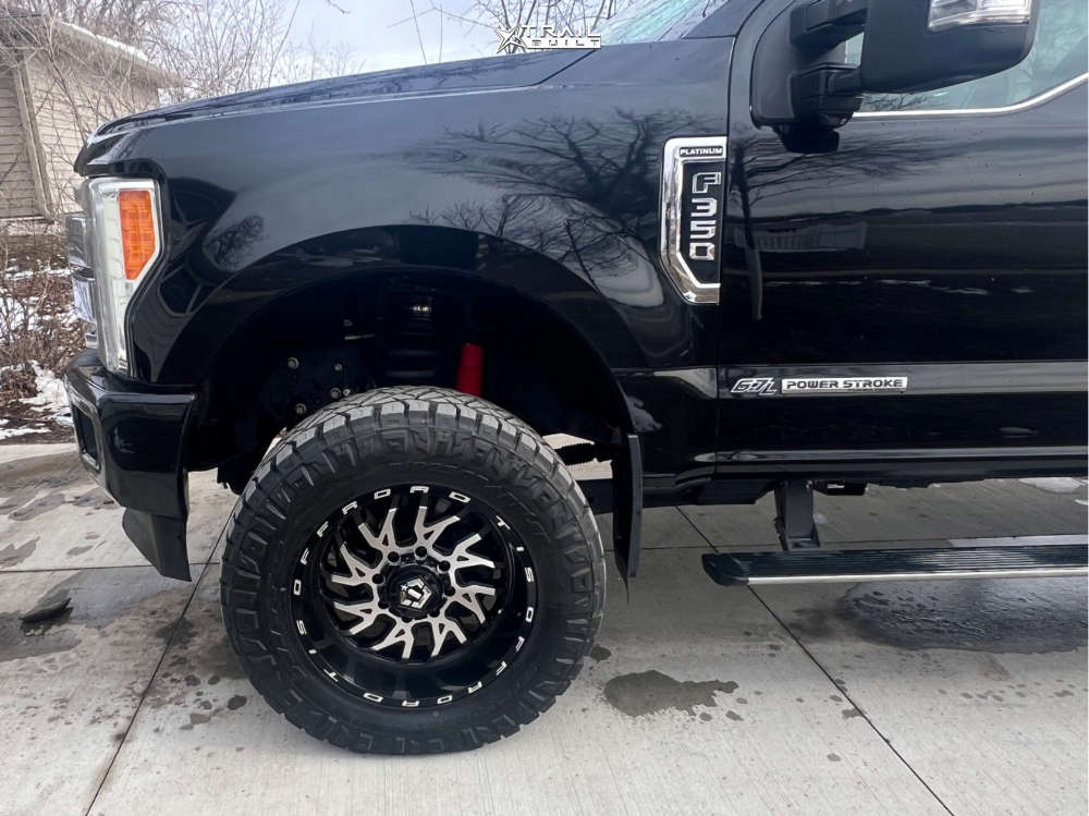 2017 Ford F-350 Super Duty Wheel Offset Aggressive > 1" Outside Fender ...