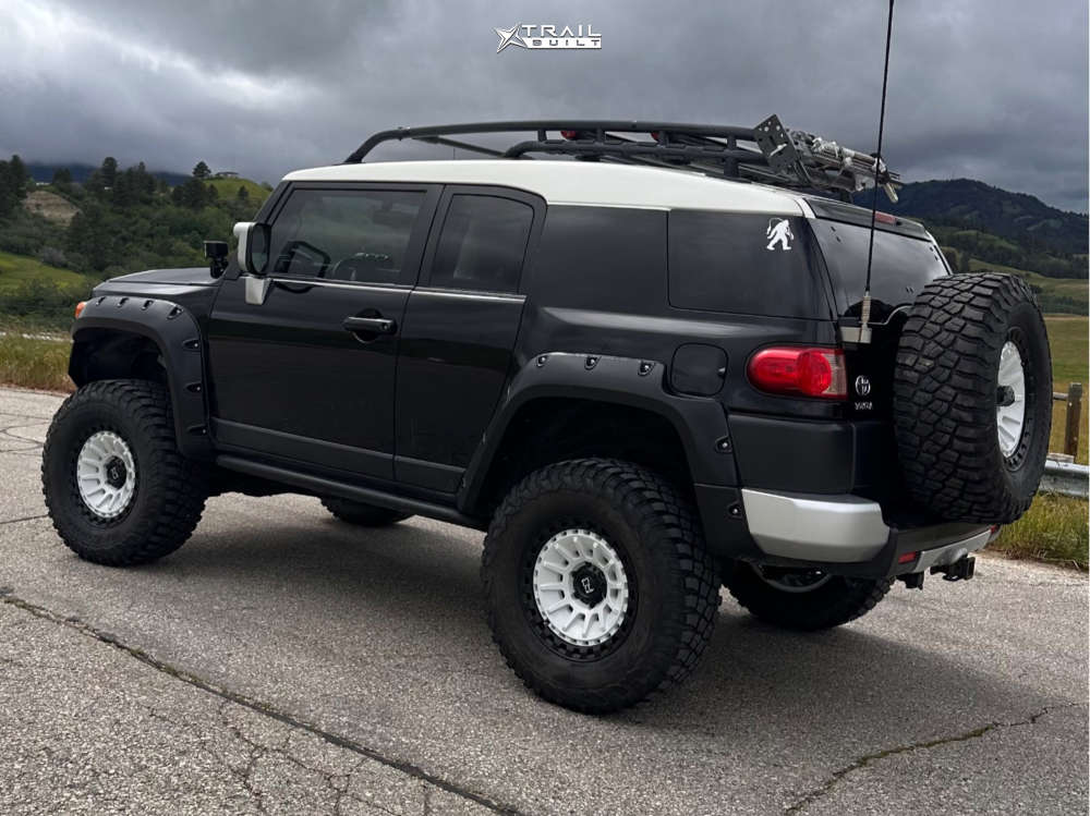 2010 Toyota FJ Cruiser Wheel Offset Aggressive > 1" Outside Fender ...
