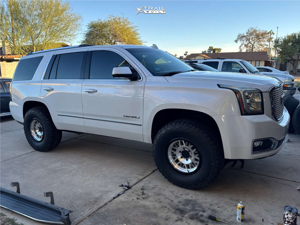 2016 GMC Yukon Wheel Offset Aggressive > 1" Outside Fender Suspension ...
