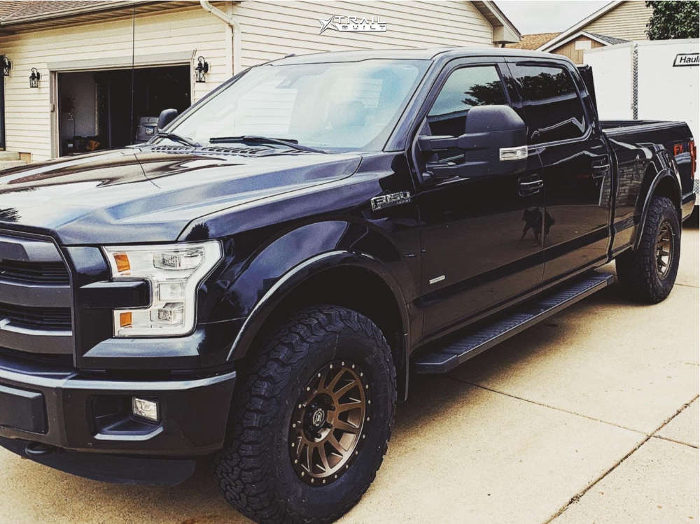 2015 Ford F-150 Wheel Offset Aggressive > 1" Outside Fender Leveling ...