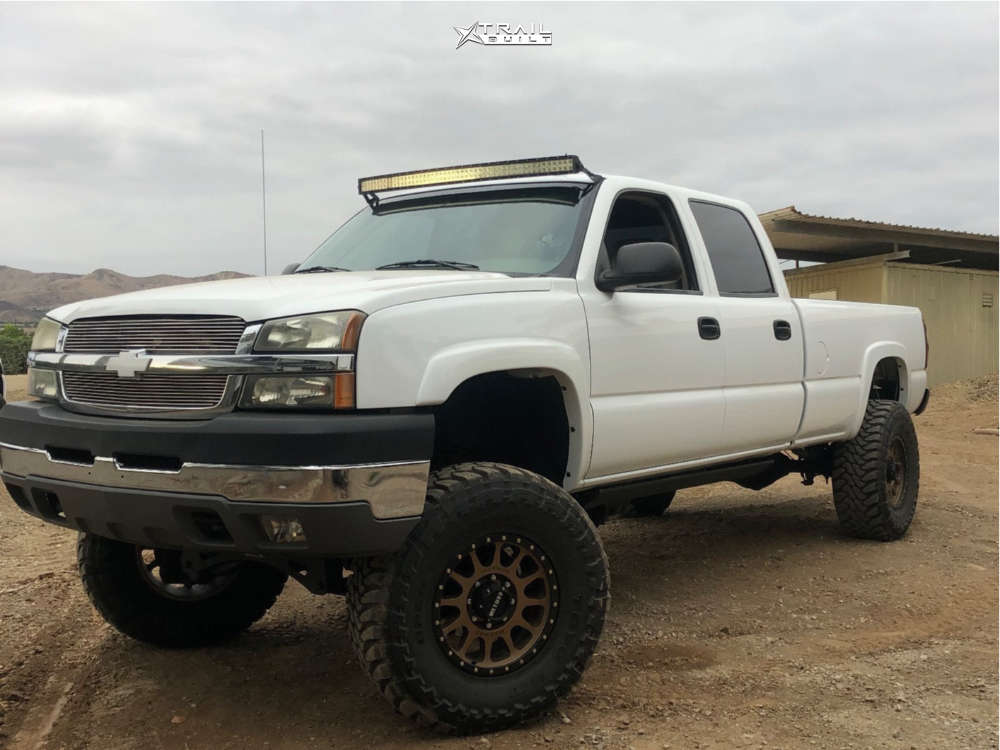 2004 Chevrolet Silverado 2500 HD Wheel Offset Aggressive > 1" Outside ...