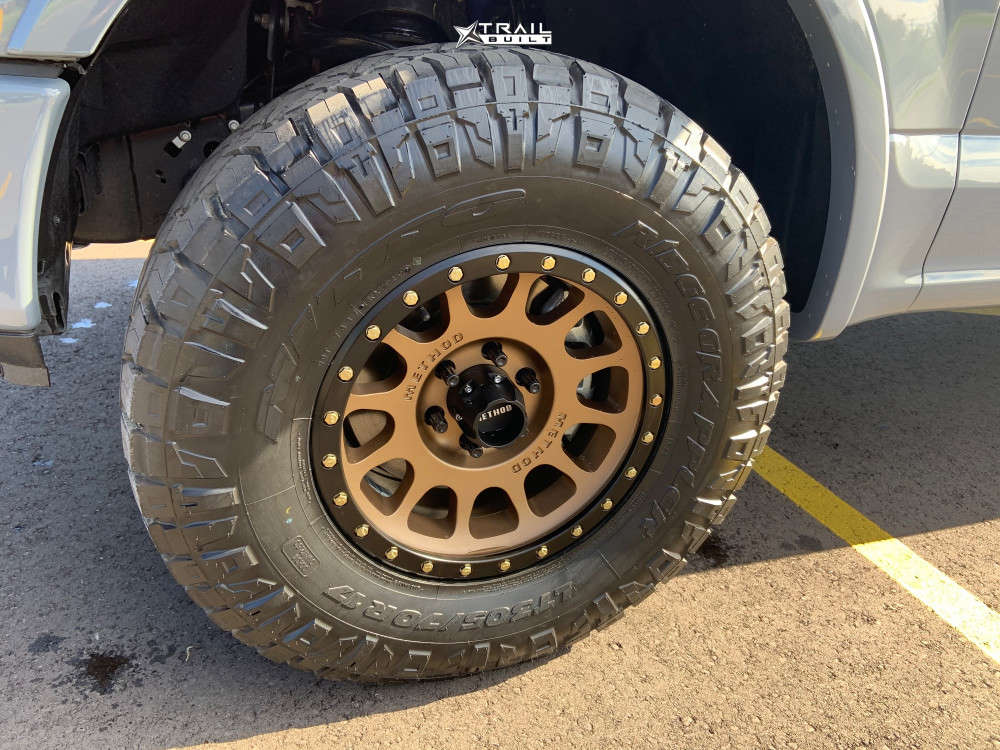 2019 Ford F-150 Wheel Offset Aggressive > 1" Outside Fender Leveling ...
