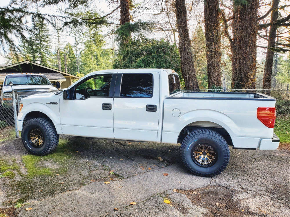 2014 Ford F-150 Wheel Offset Aggressive > 1" Outside Fender Leveling ...