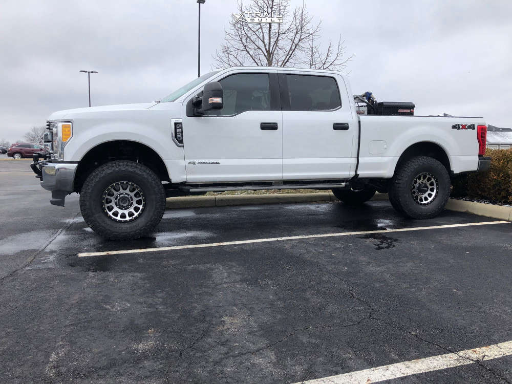 2017 Ford F-250 Super Duty Wheel Offset Aggressive > 1" Outside Fender ...