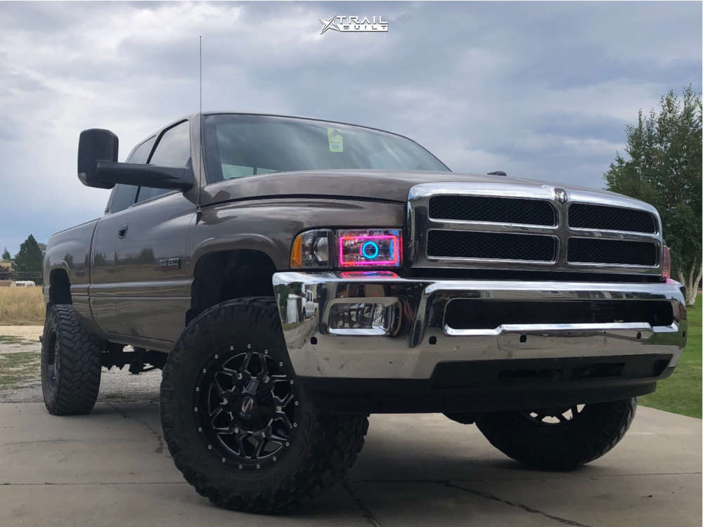 2001 Dodge Ram 2500 Wheel Offset Aggressive > 1" Outside Fender Stock ...