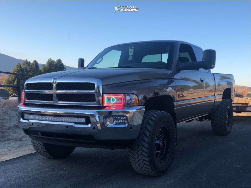 2001 Dodge Ram 2500 Wheel Offset Aggressive > 1" Outside Fender Stock ...