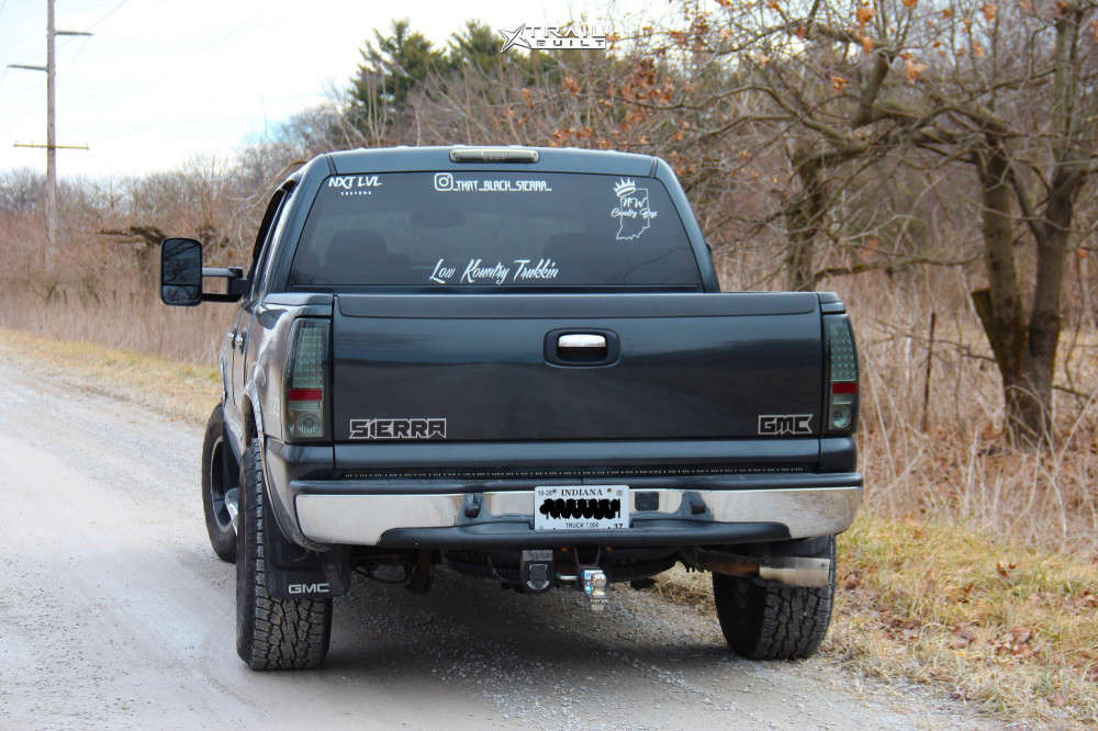 2004 GMC Sierra 1500 Wheel Offset Aggressive > 1" Outside Fender ...